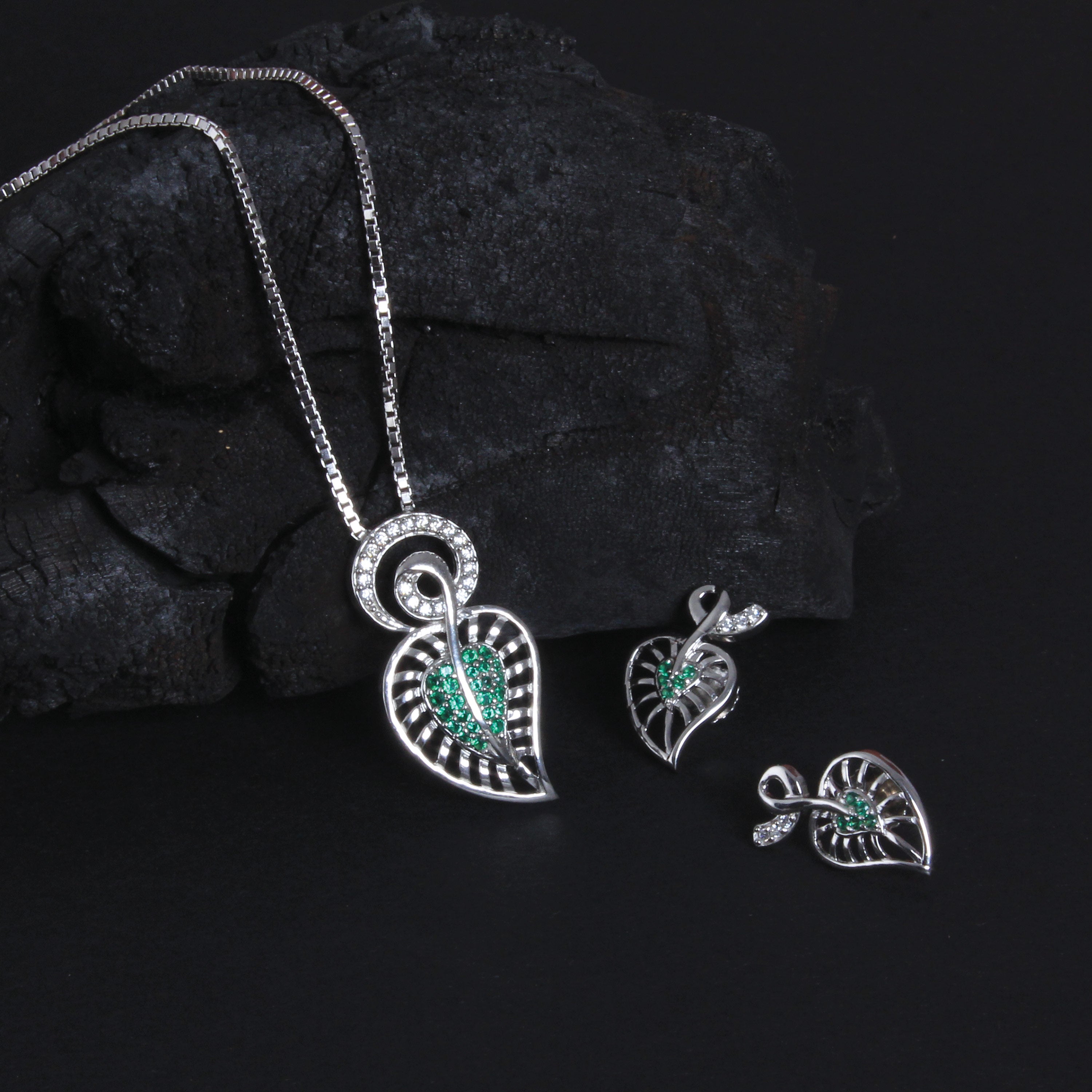 Leafy Sterling Pendant Set – The Velli Shop